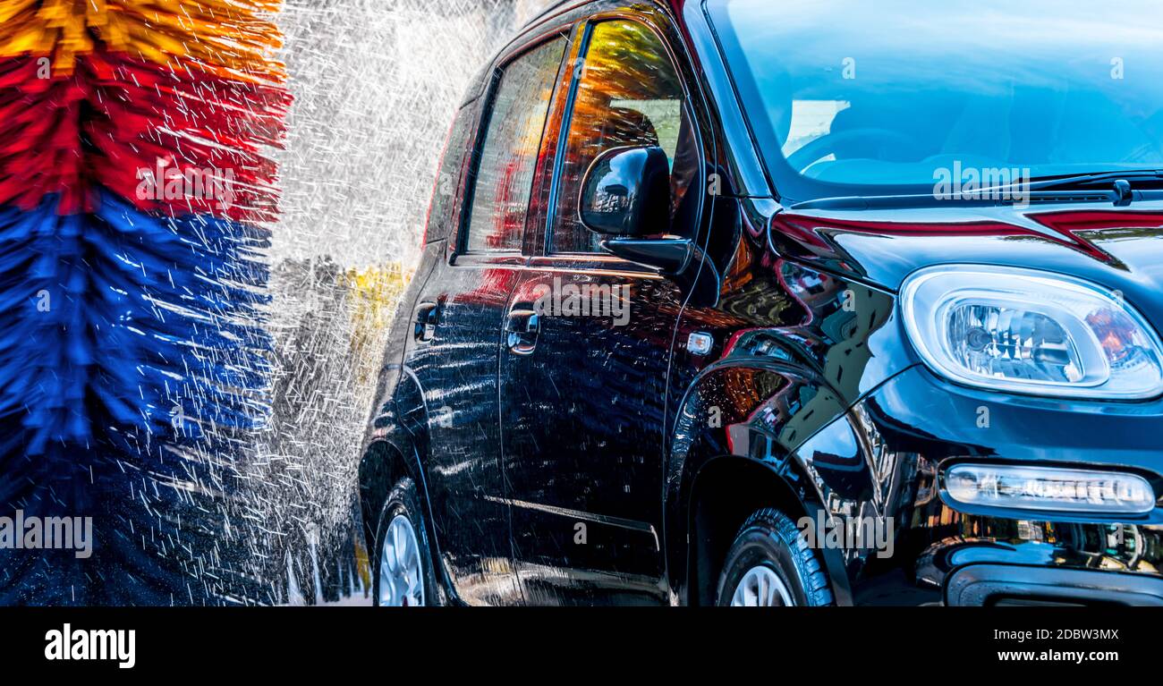 Going through the car wash hi-res stock photography and images - Alamy
