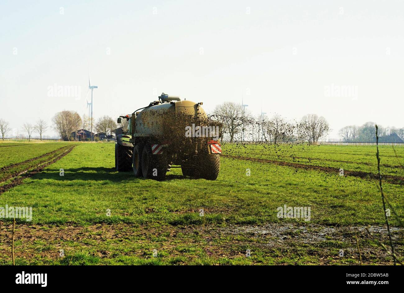 Farm manure tractor hi-res stock photography and images - Alamy