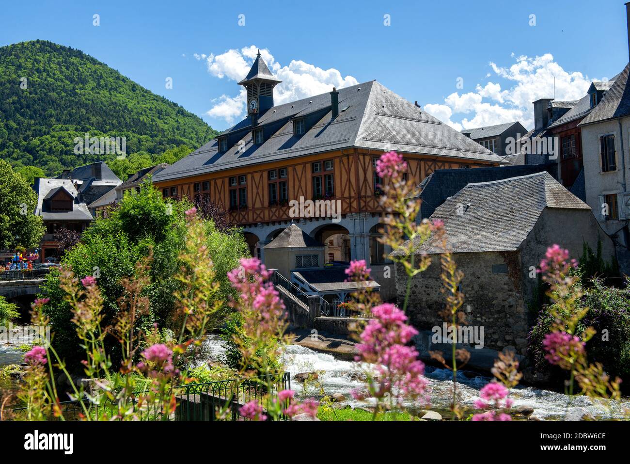 Arreau village hi-res stock photography and images - Alamy