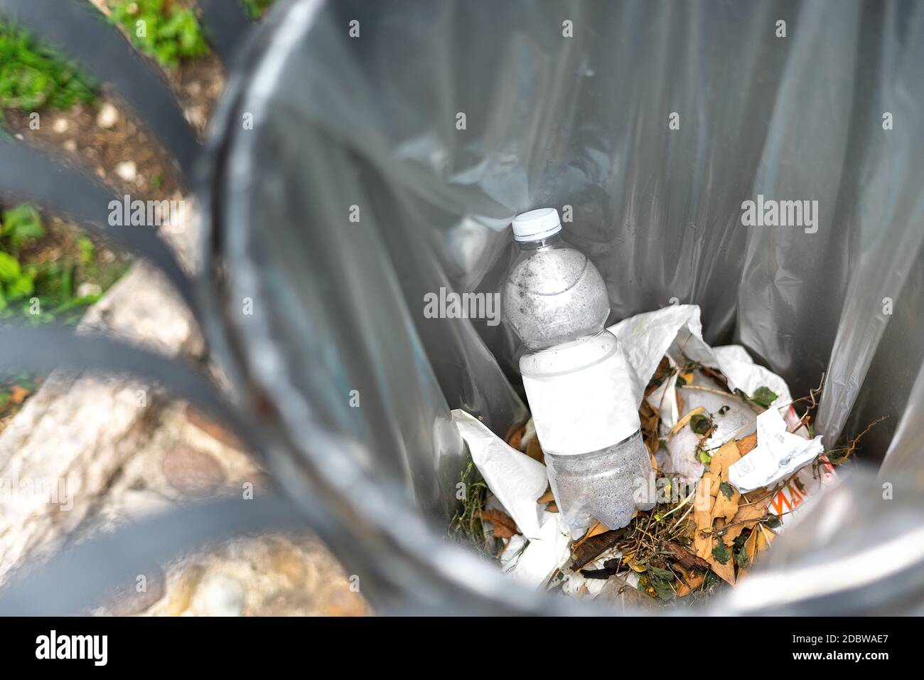 Public trash can hi-res stock photography and images - Alamy