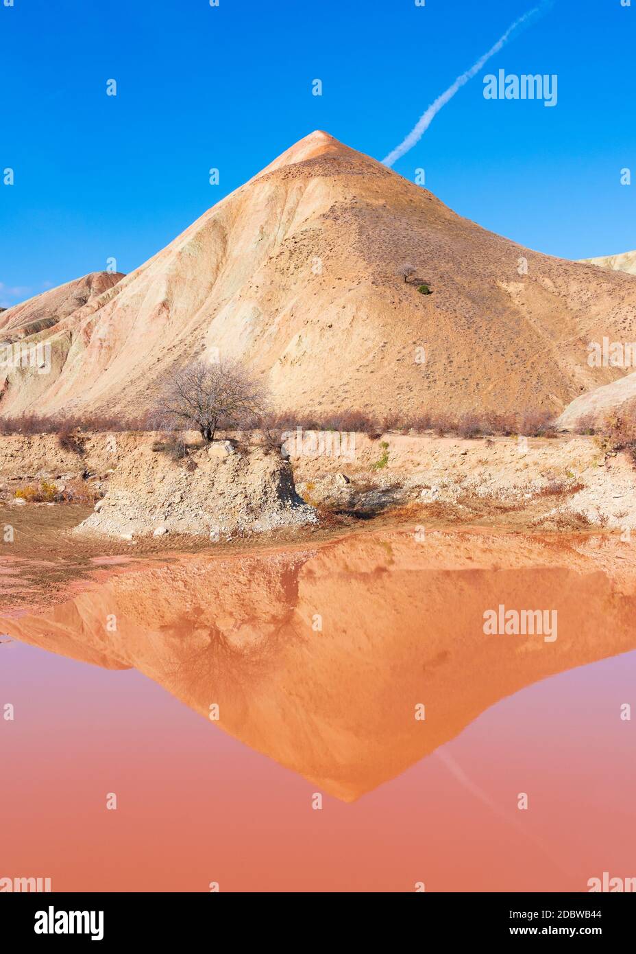 Pyramid shaped mountain hi-res stock photography and images - Alamy