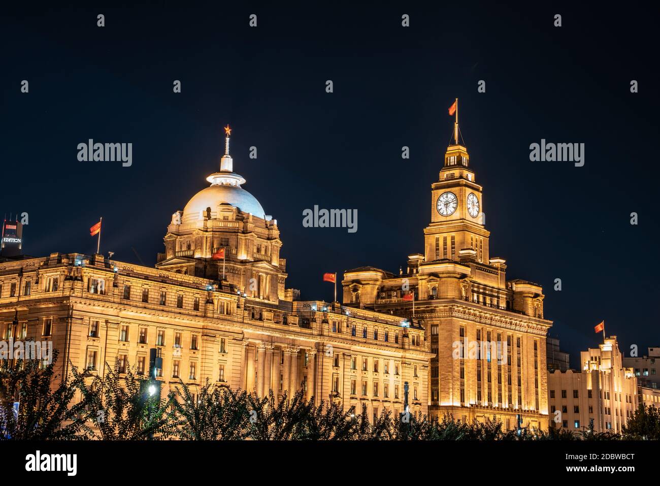 Night view of the historic architecture at Shanghai's bund Stock Photo ...