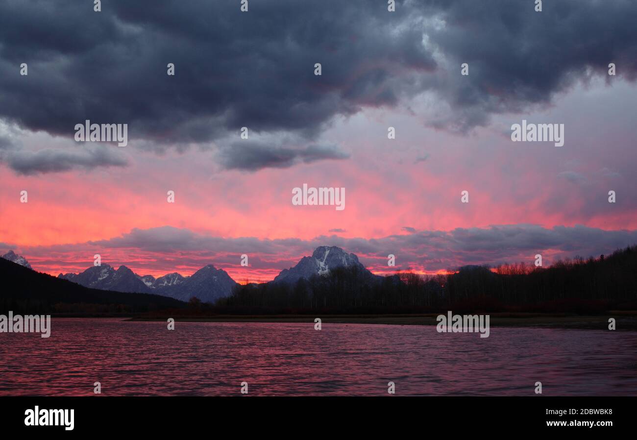 Misty mounts hi-res stock photography and images - Alamy