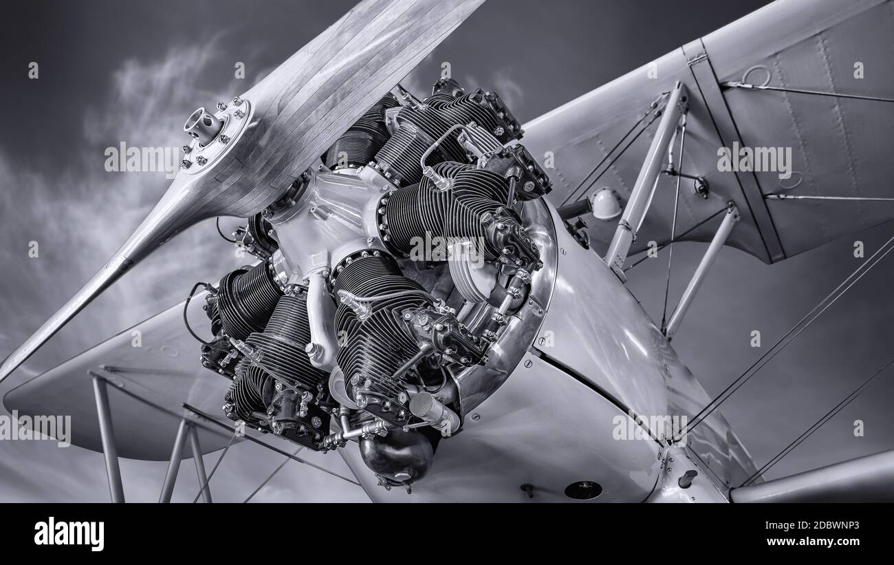 Airplane front propeller hi-res stock photography and images - Alamy