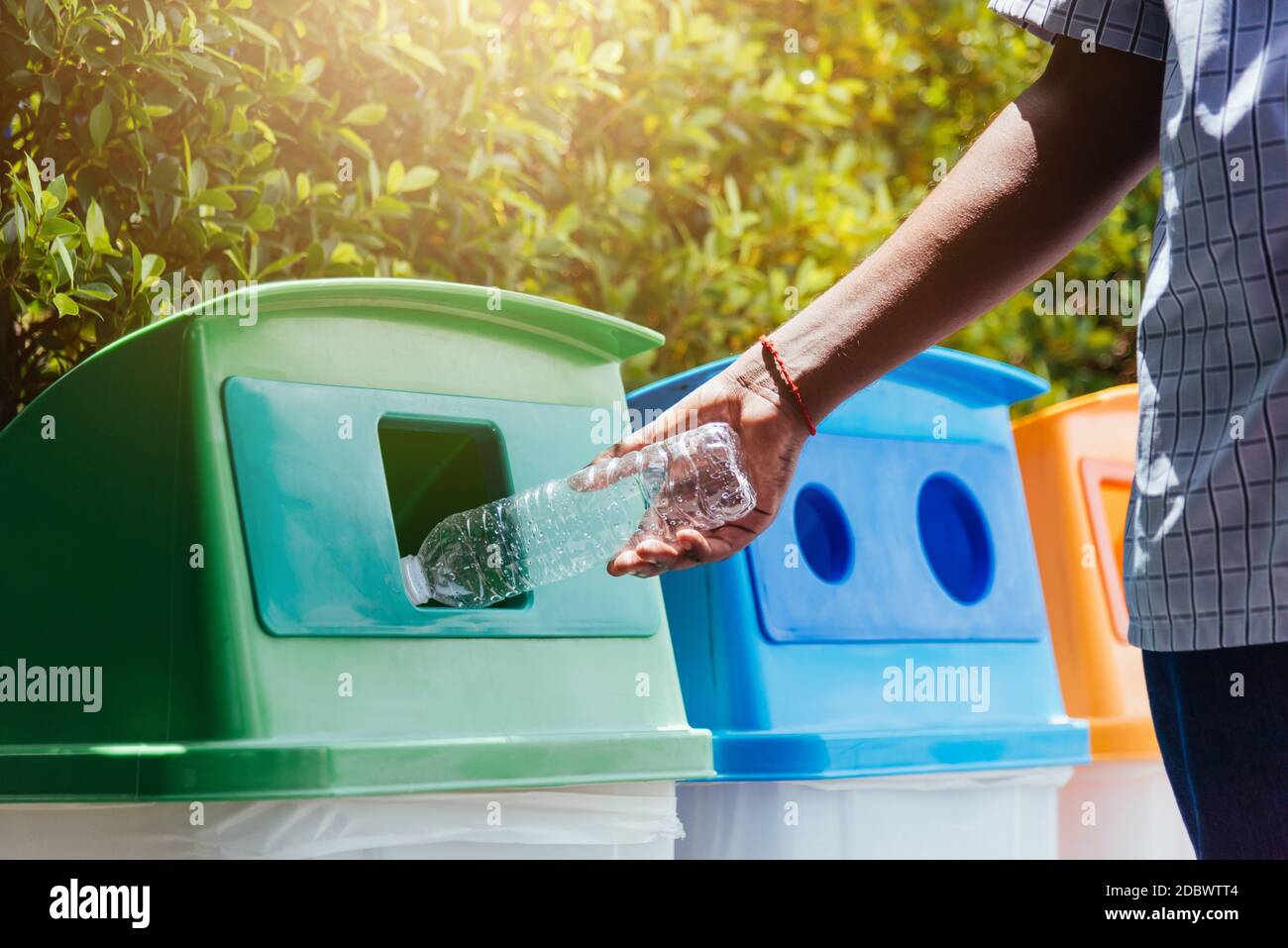 Man throwing rubbish in bin hi-res stock photography and images - Alamy