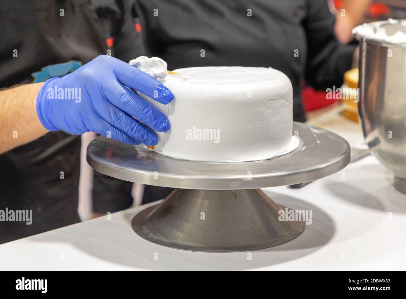 Chef making cake hi-res stock photography and images - Alamy