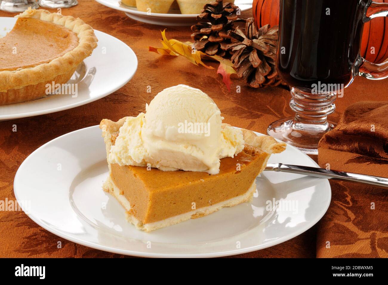Pie ala mode ice cream hi-res stock photography and images - Alamy