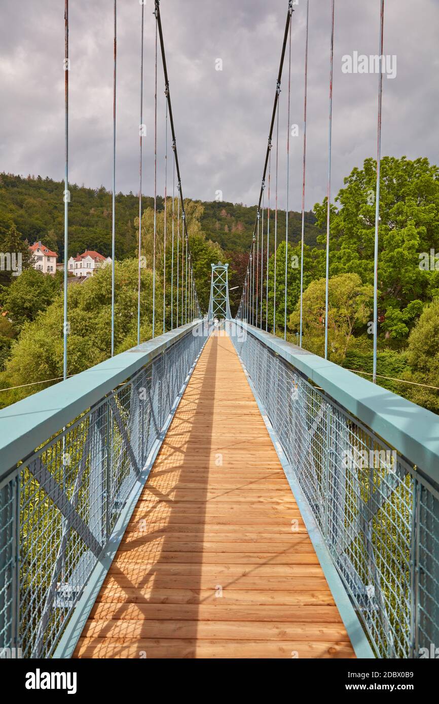 Tree house rope bridge hi-res stock photography and images - Alamy