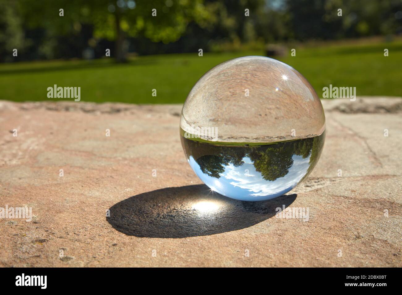 Medium crystal hi-res stock photography and images - Alamy