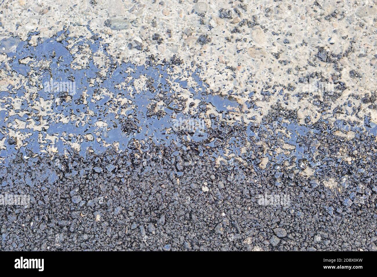 Asphalt with bitumen tar at new road surface Stock Photo - Alamy