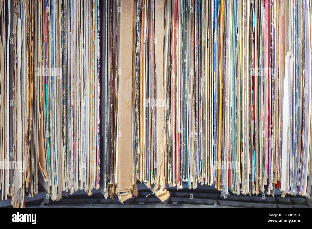 Second hand vinyl hi-res stock photography and images - Alamy