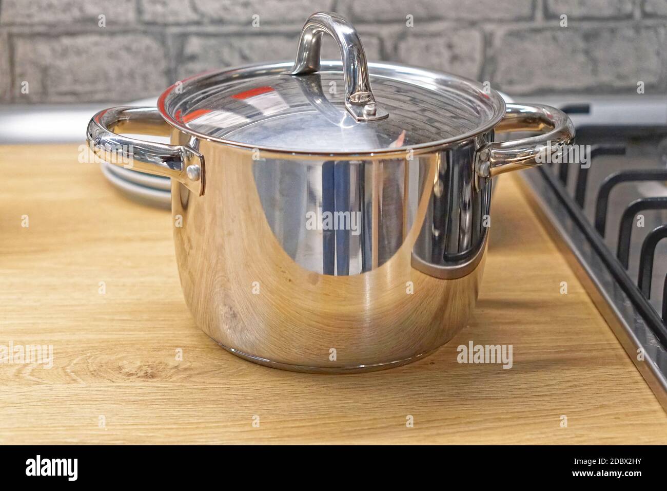 Big stainless steel pot with lid at kitchen countertop Stock Photo - Alamy