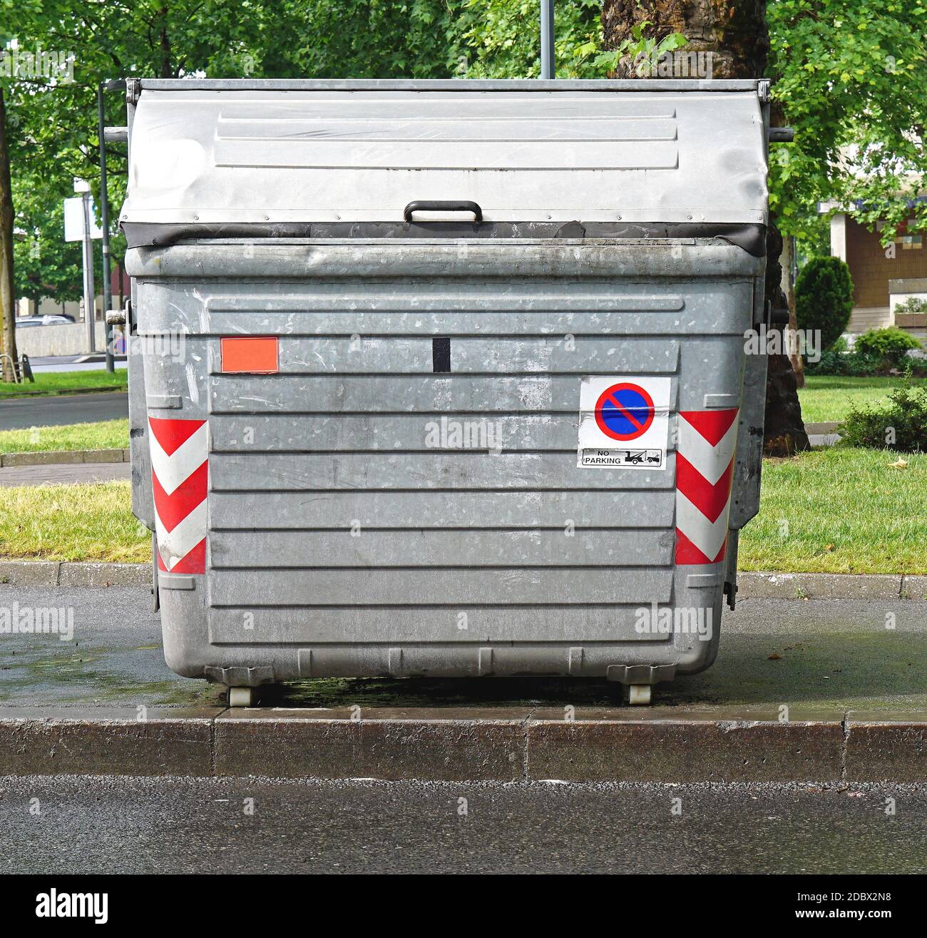 Metal waste container hi-res stock photography and images - Alamy