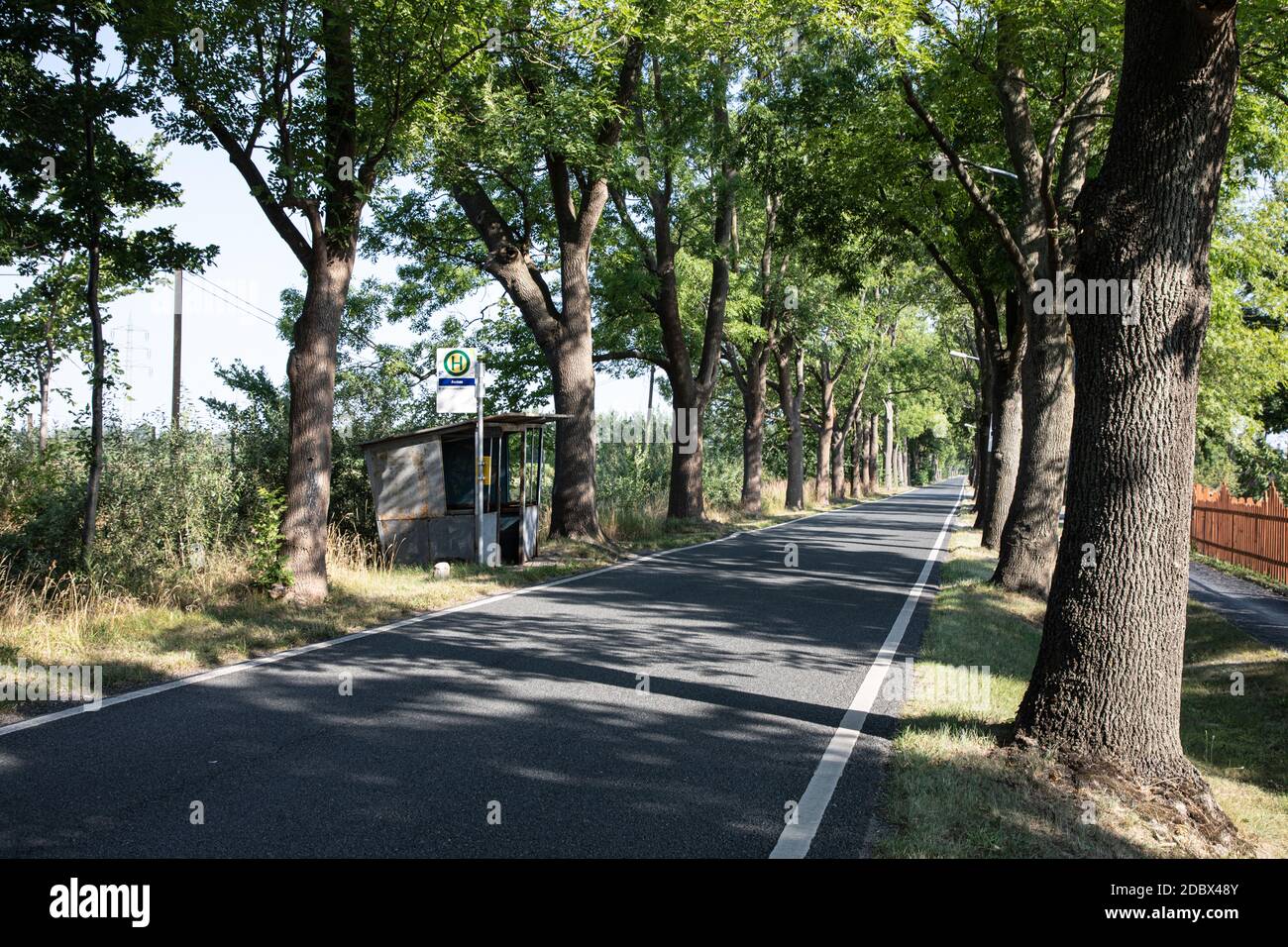Bus stop old hi-res stock photography and images - Alamy