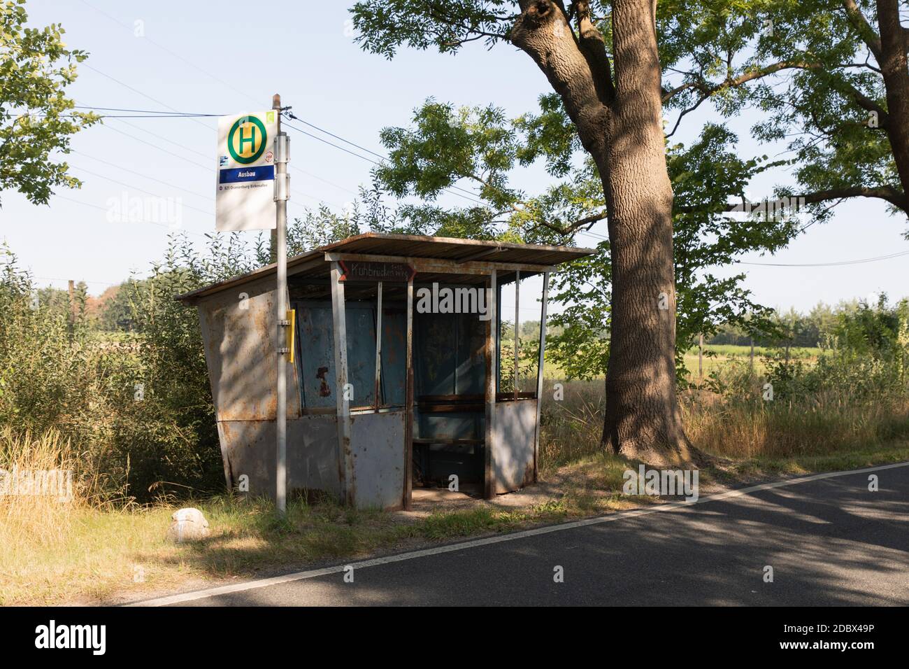 Bus stop old hi-res stock photography and images - Alamy