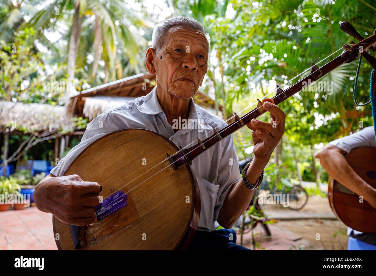 Old man playing music hi-res stock photography and images - Alamy
