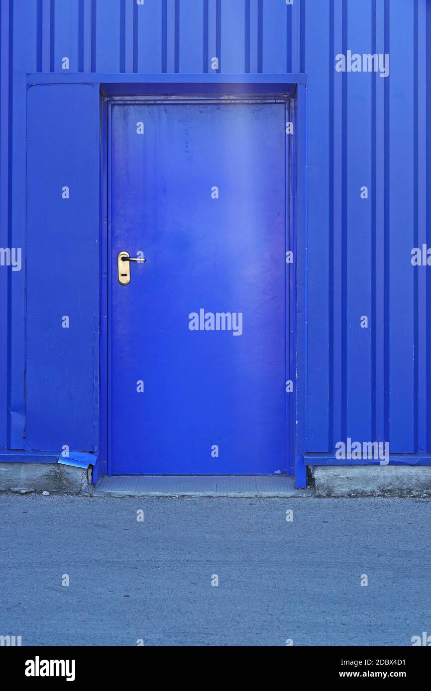 Backdoor industrial exterior hi-res stock photography and images - Alamy