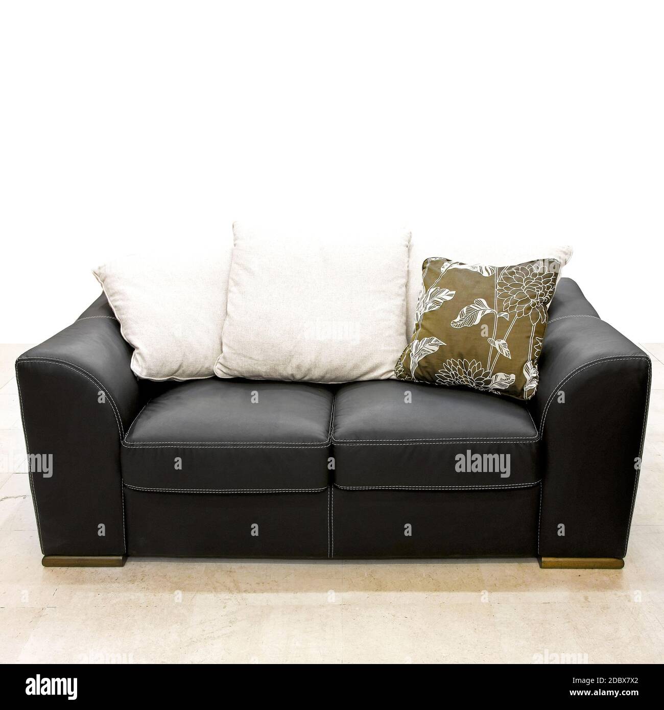 Close up shot of black leather couch Stock Photo - Alamy