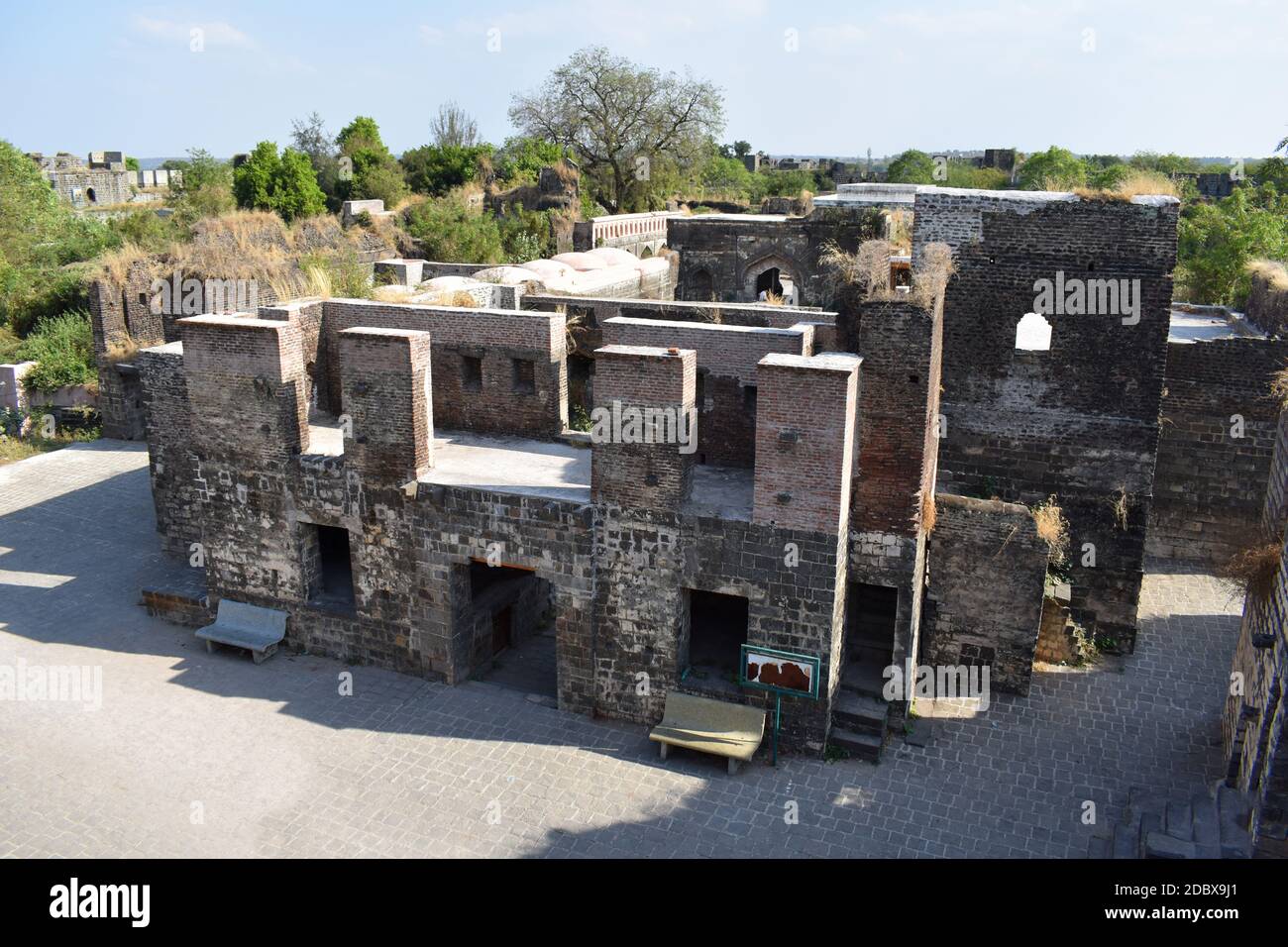 Baradri mahal - Kandhar Fort, Nizamshahi period and was built in honour ...