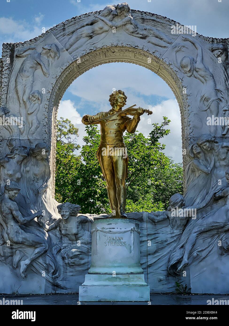 Johann Strauss Statue Stadtpark Vienna, monument of the austrian ...