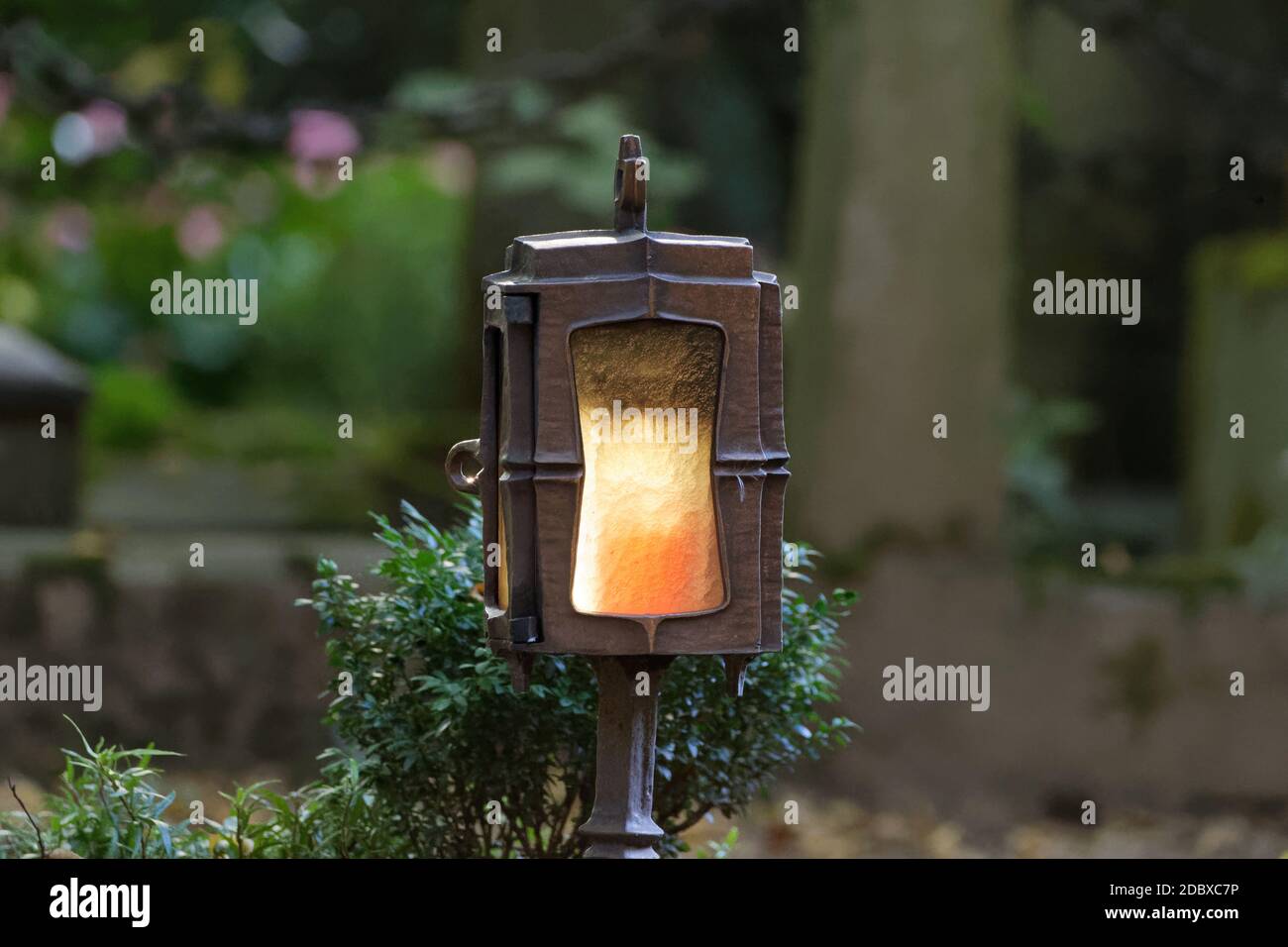Grave lantern with burning candle in a cemetery Stock Photo - Alamy