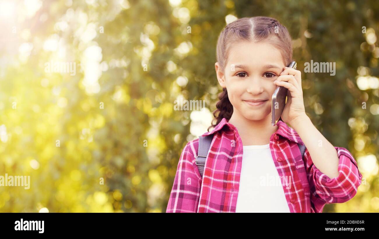 Pretty girl using cellphone. Holding mobile phone. Smiling beauty ...