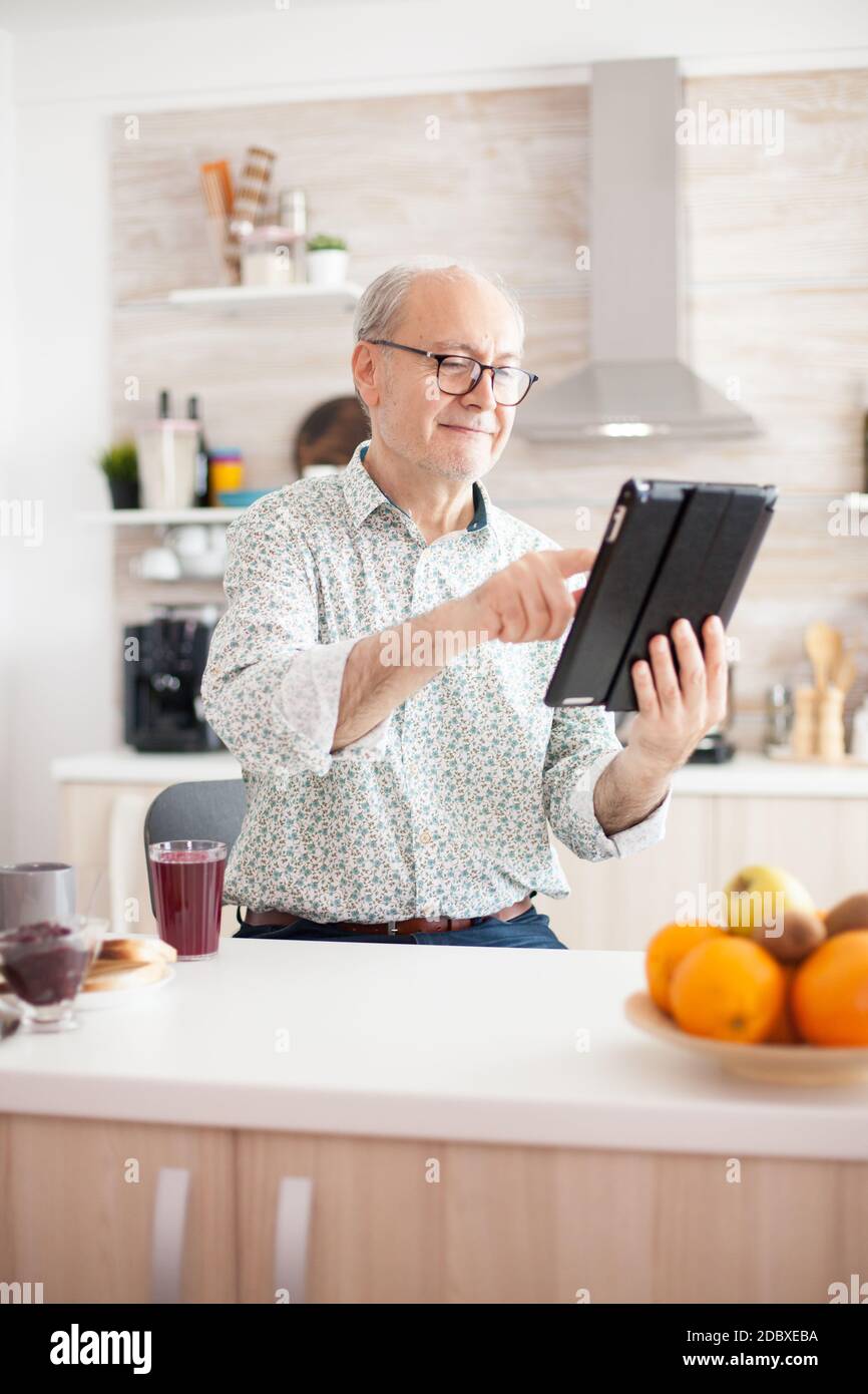 Touchscreen usage hi-res stock photography and images - Alamy