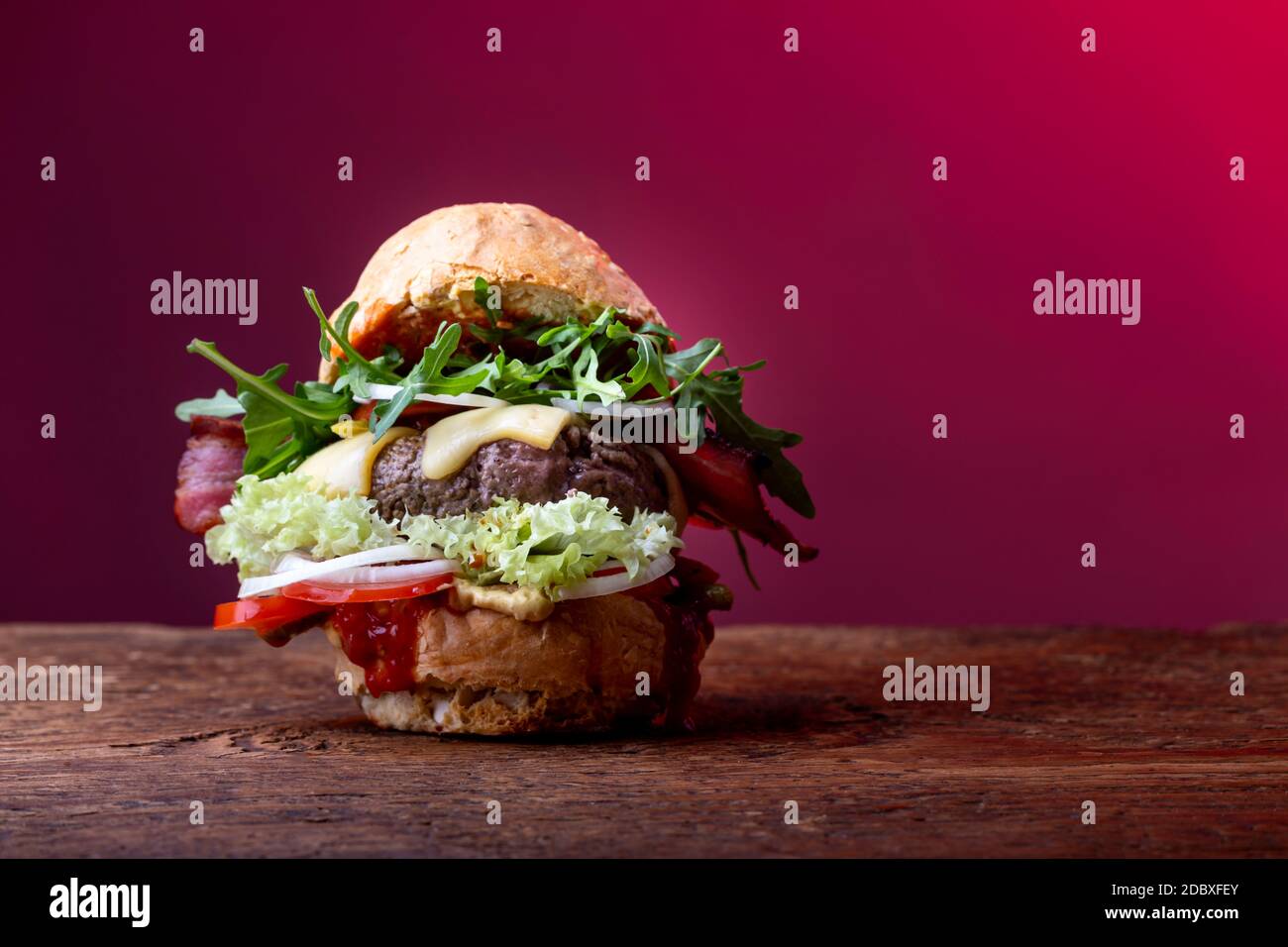 Single hamburger hi-res stock photography and images - Alamy