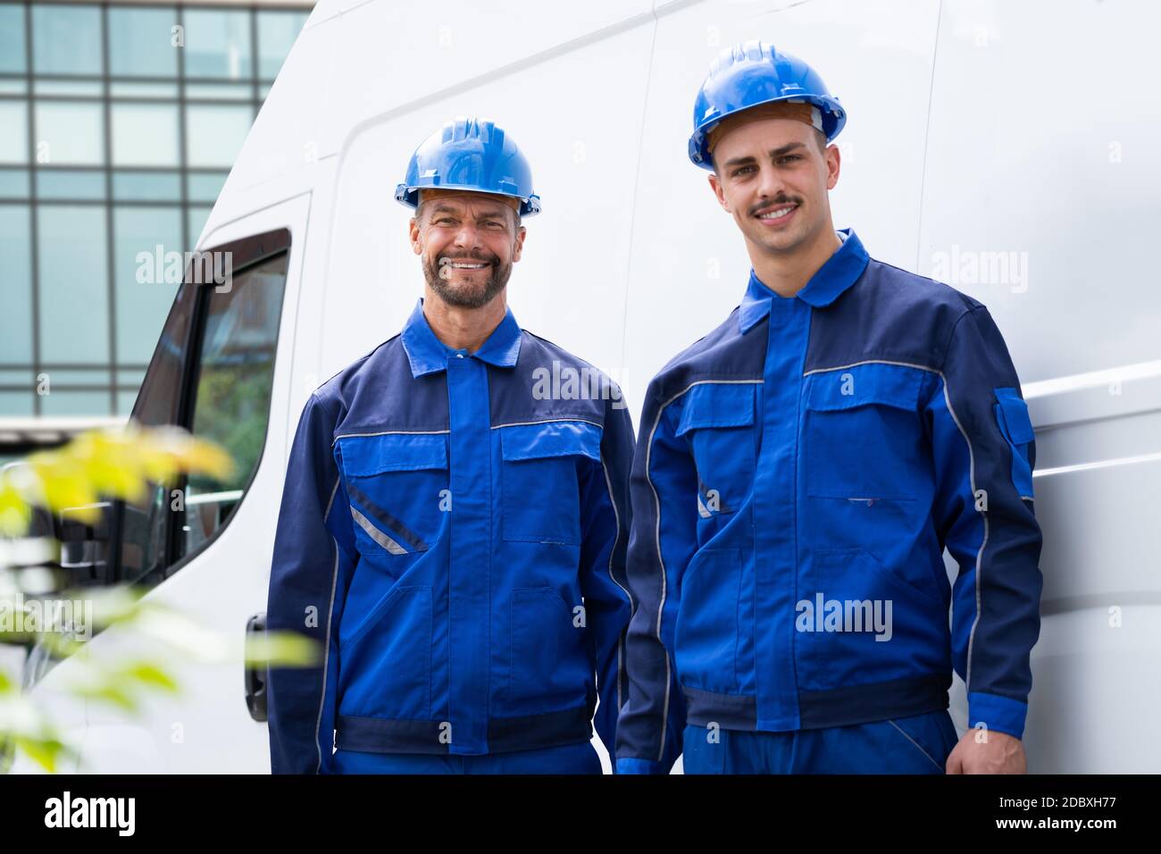 Technicians van hi-res stock photography and images - Alamy