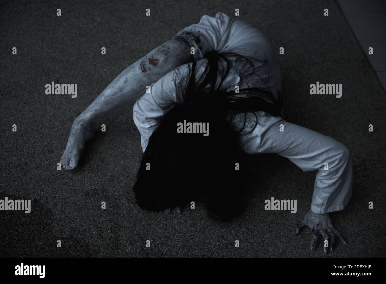 Woman crawling ghost hi-res stock photography and images - Alamy