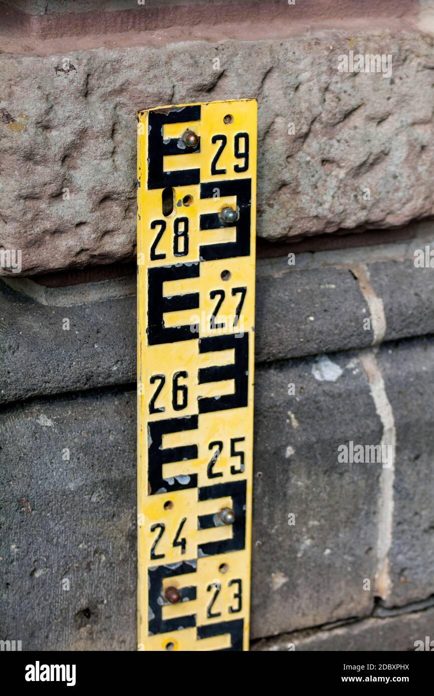 Water level ruler hi-res stock photography and images - Alamy