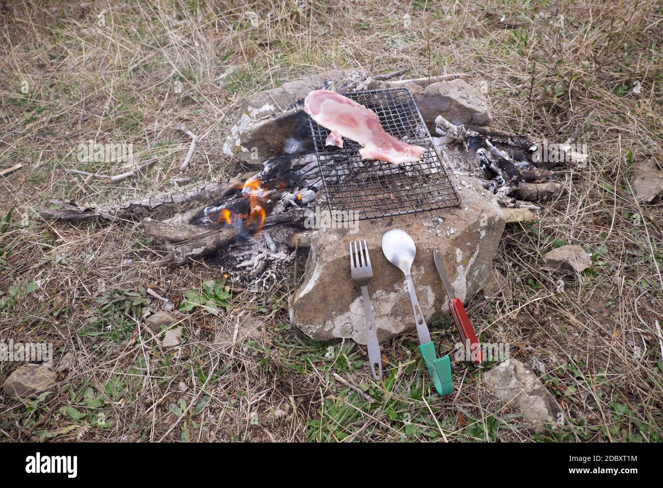 Campfire meat hi-res stock photography and images - Alamy