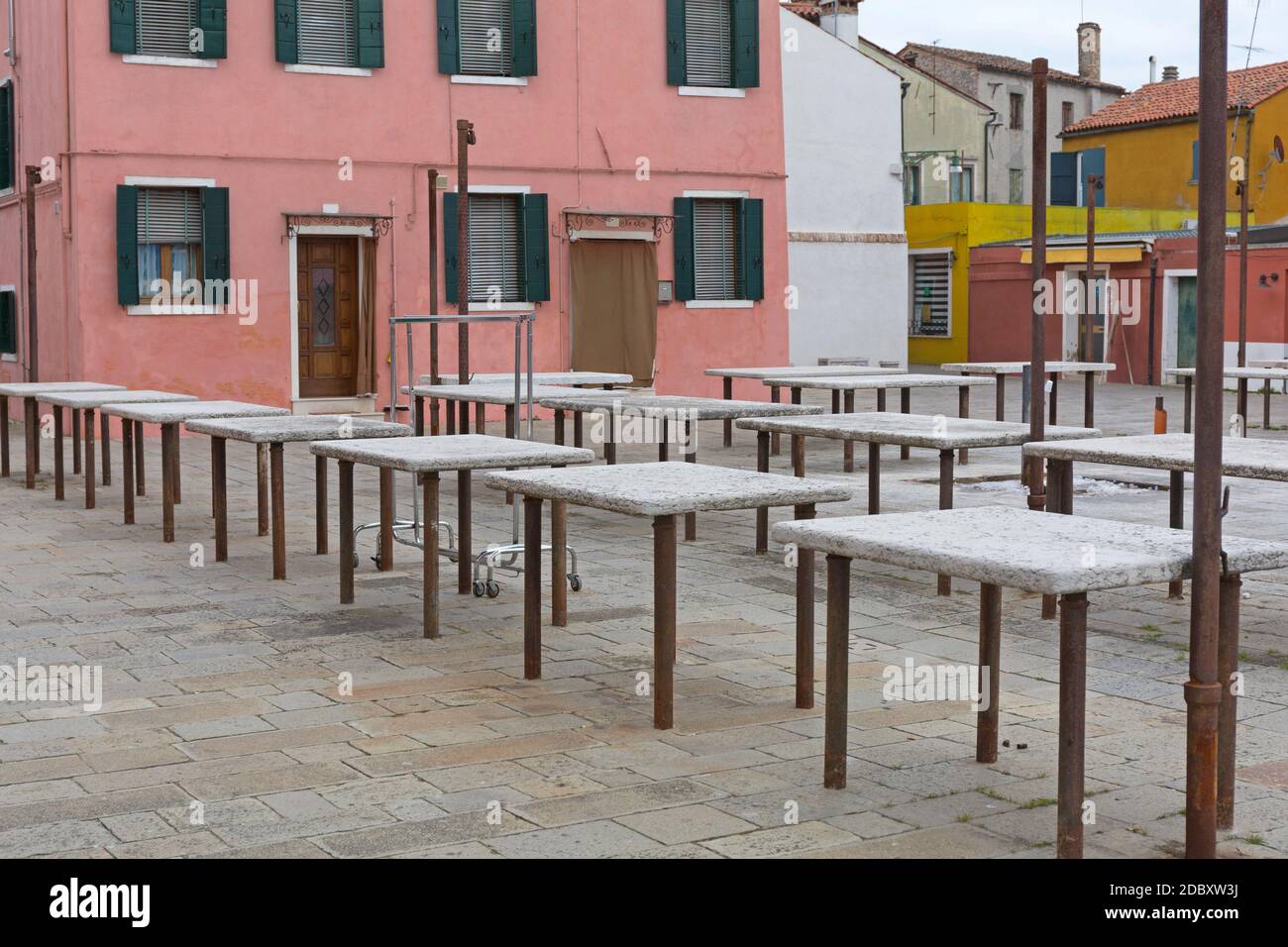 Empty stalls farmers market hi-res stock photography and images - Alamy