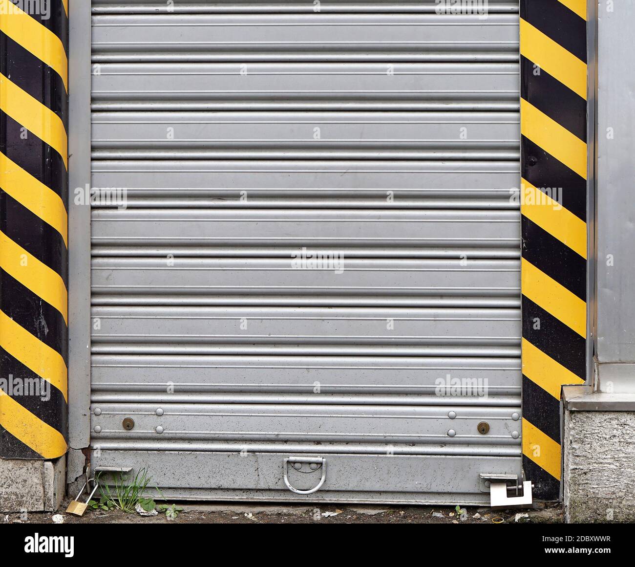 Rolling shutters hi-res stock photography and images - Alamy