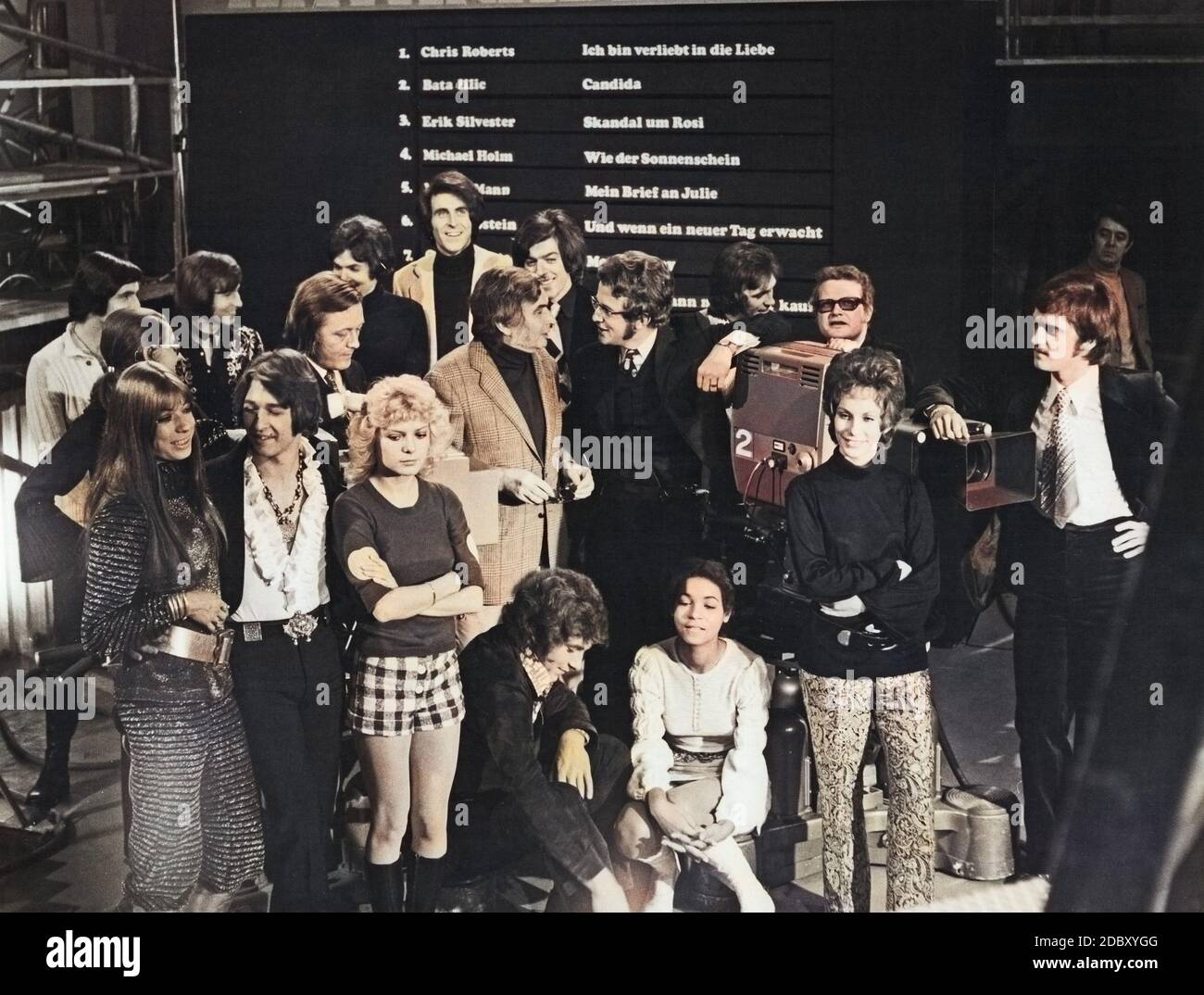 Truck Branss, deutscher Rundfunk- und Fernsehregisseur, mit der Crew ...