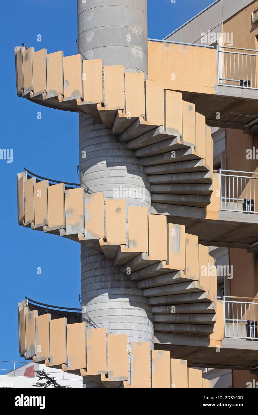 Concrete spiral stairs hi-res stock photography and images - Alamy
