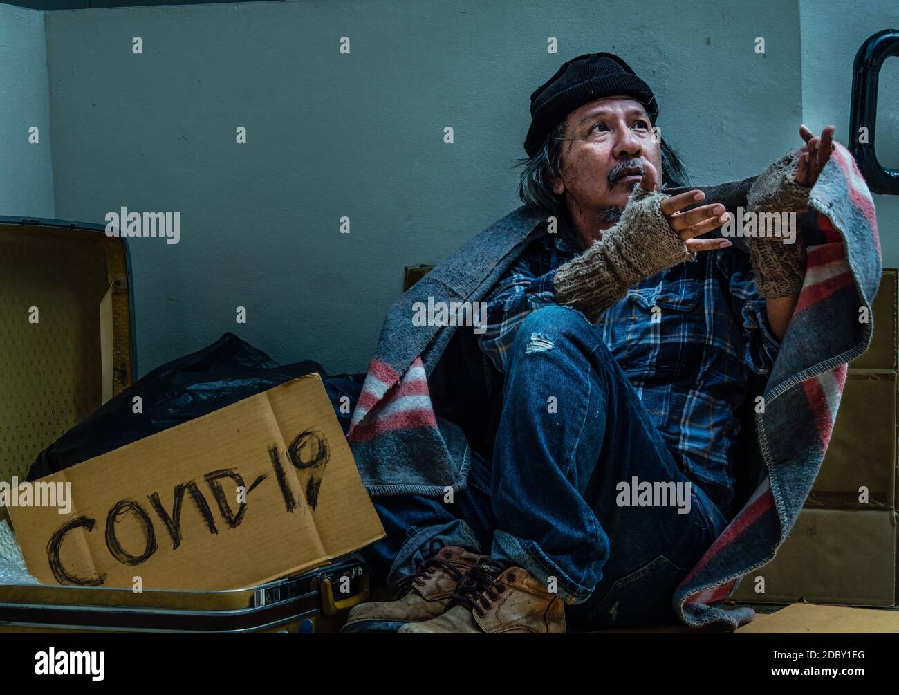Homeless old man on streets hi-res stock photography and images - Alamy