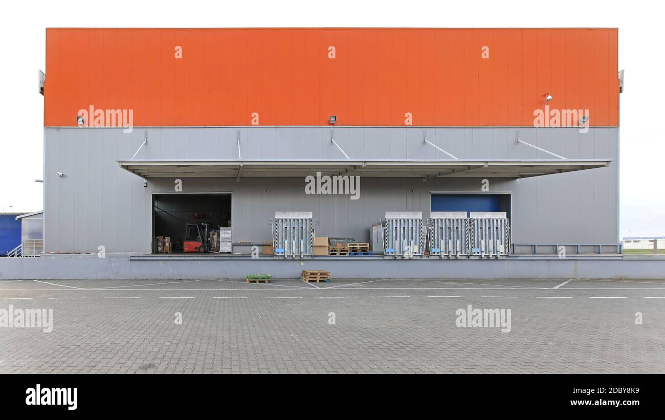 Loading Ramp and Dock at Distribution Warehouse Stock Photo - Alamy