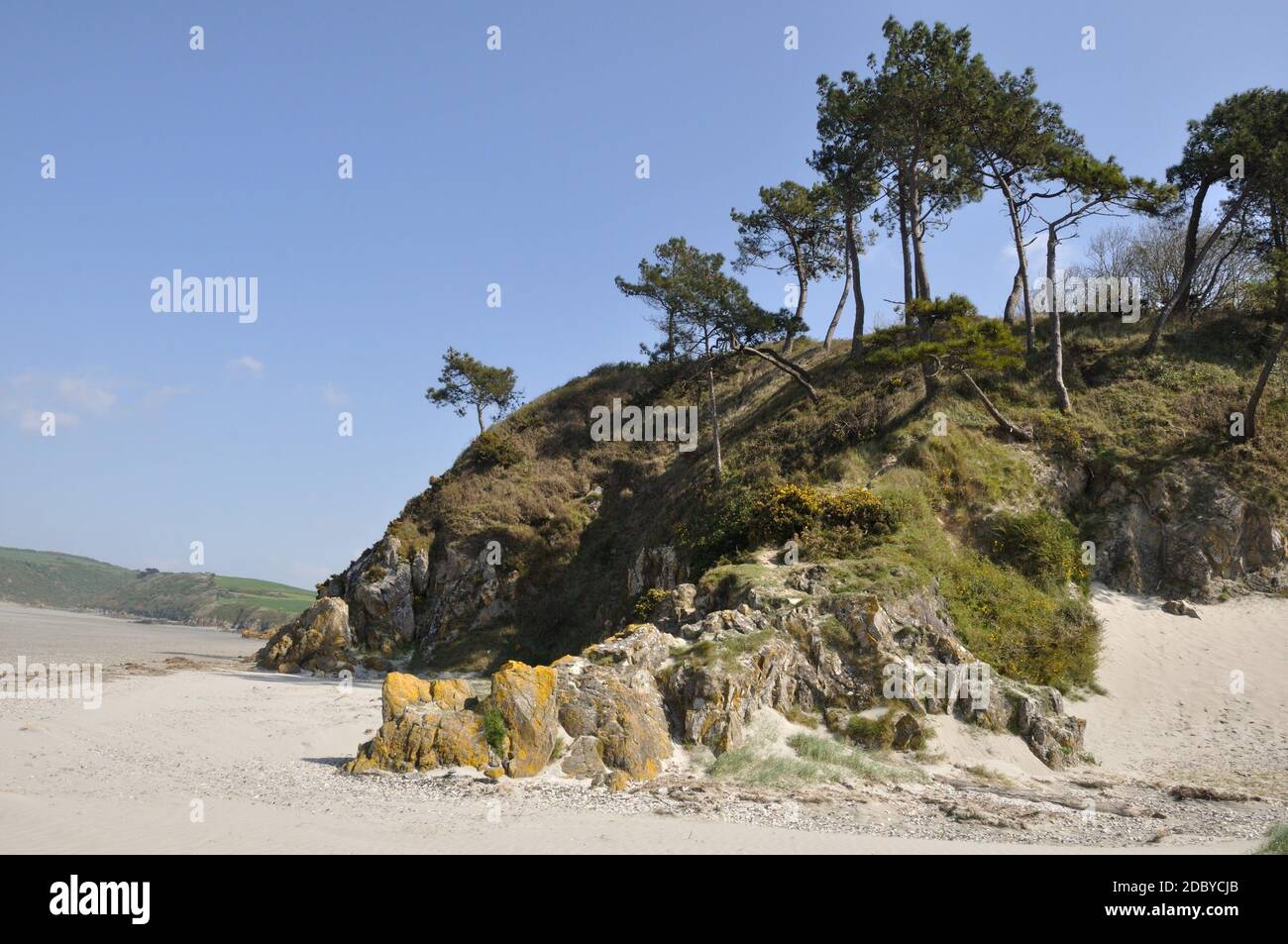 Granite coast at Hillion, Brittany Stock Photo - Alamy