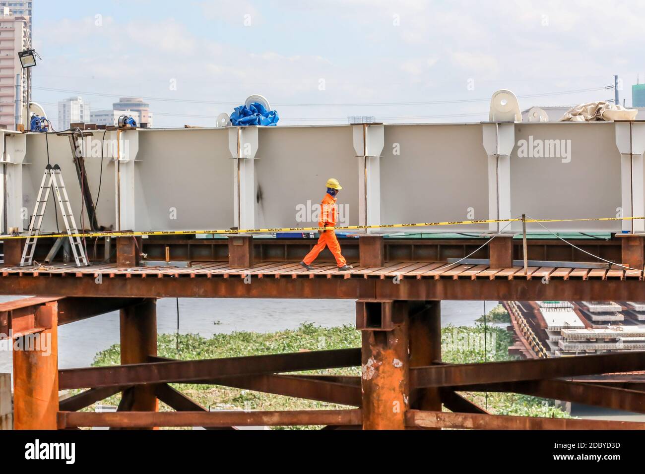 Manila, Philippines. 18th Nov, 2020. A worker works at the construction ...