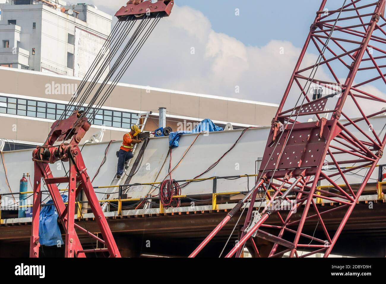 Manila, Philippines. 18th Nov, 2020. A welder works at the construction ...