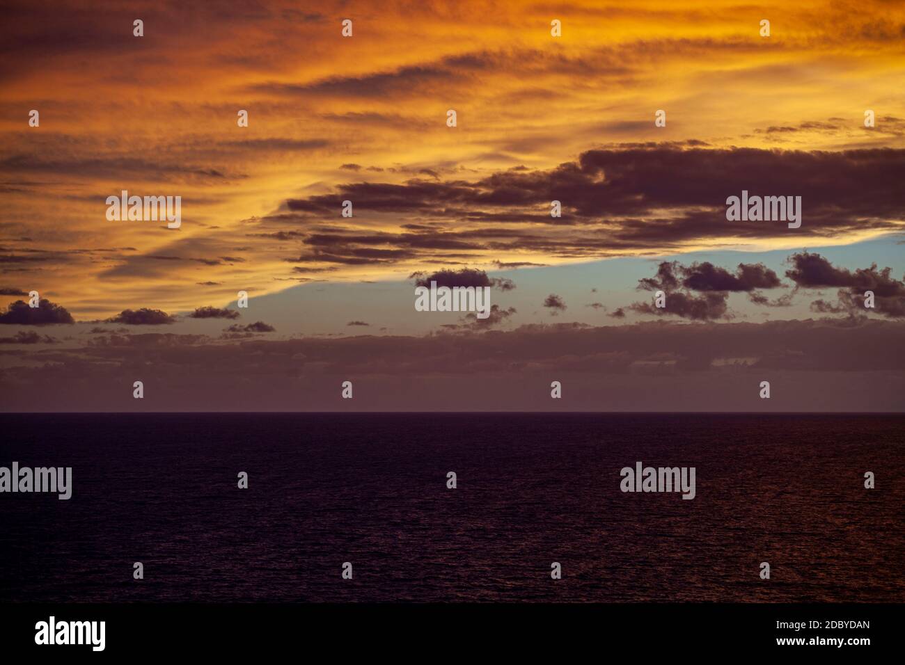 Sunlight over golden ocean hi-res stock photography and images - Alamy