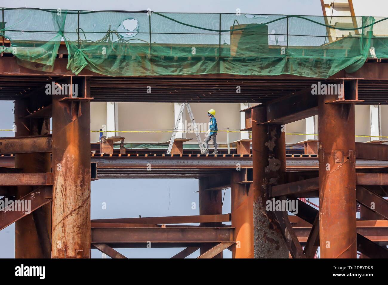 Manila, Philippines. 18th Nov, 2020. A worker works at the construction ...
