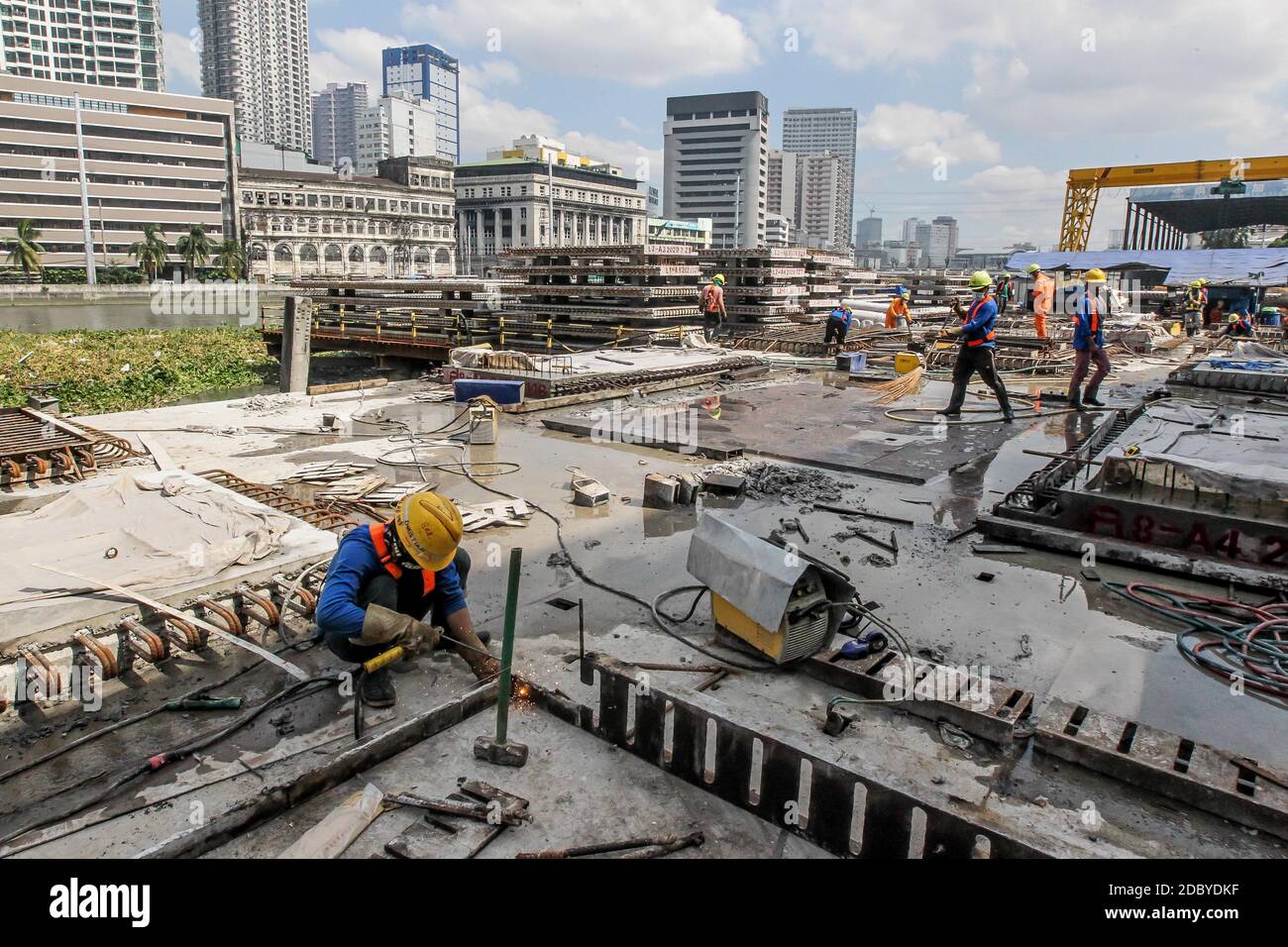 Pasig bridges hi-res stock photography and images - Alamy