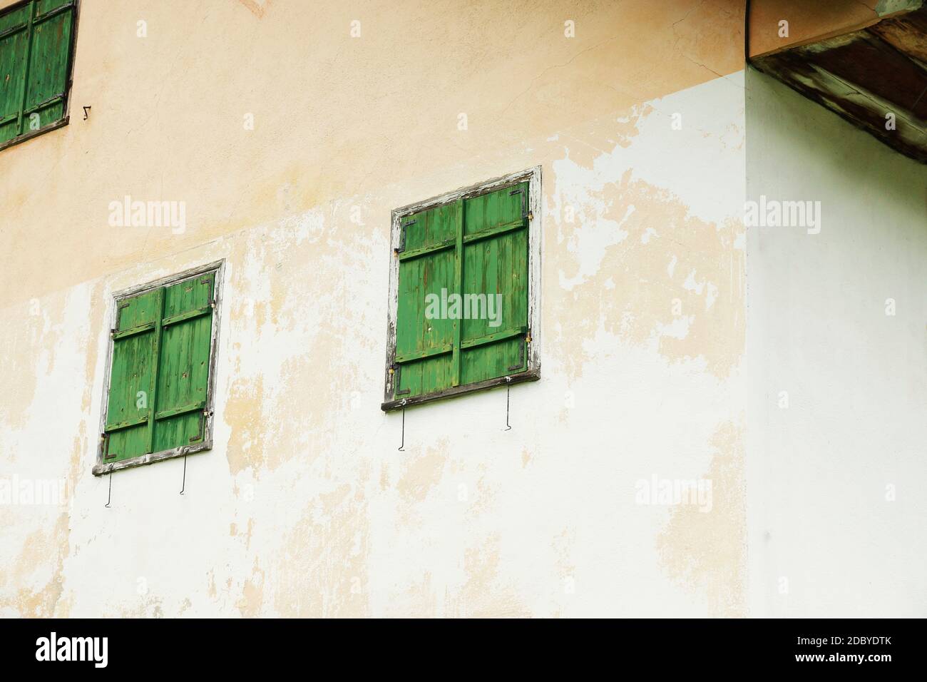 Old windows screen hi-res stock photography and images - Alamy