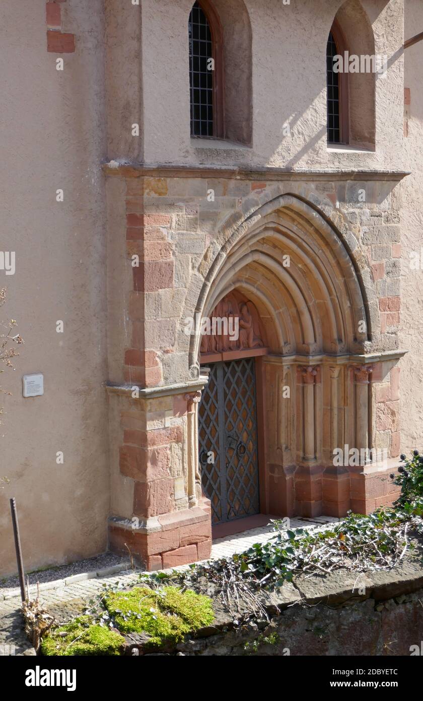 Gothic pillar door hi-res stock photography and images - Alamy