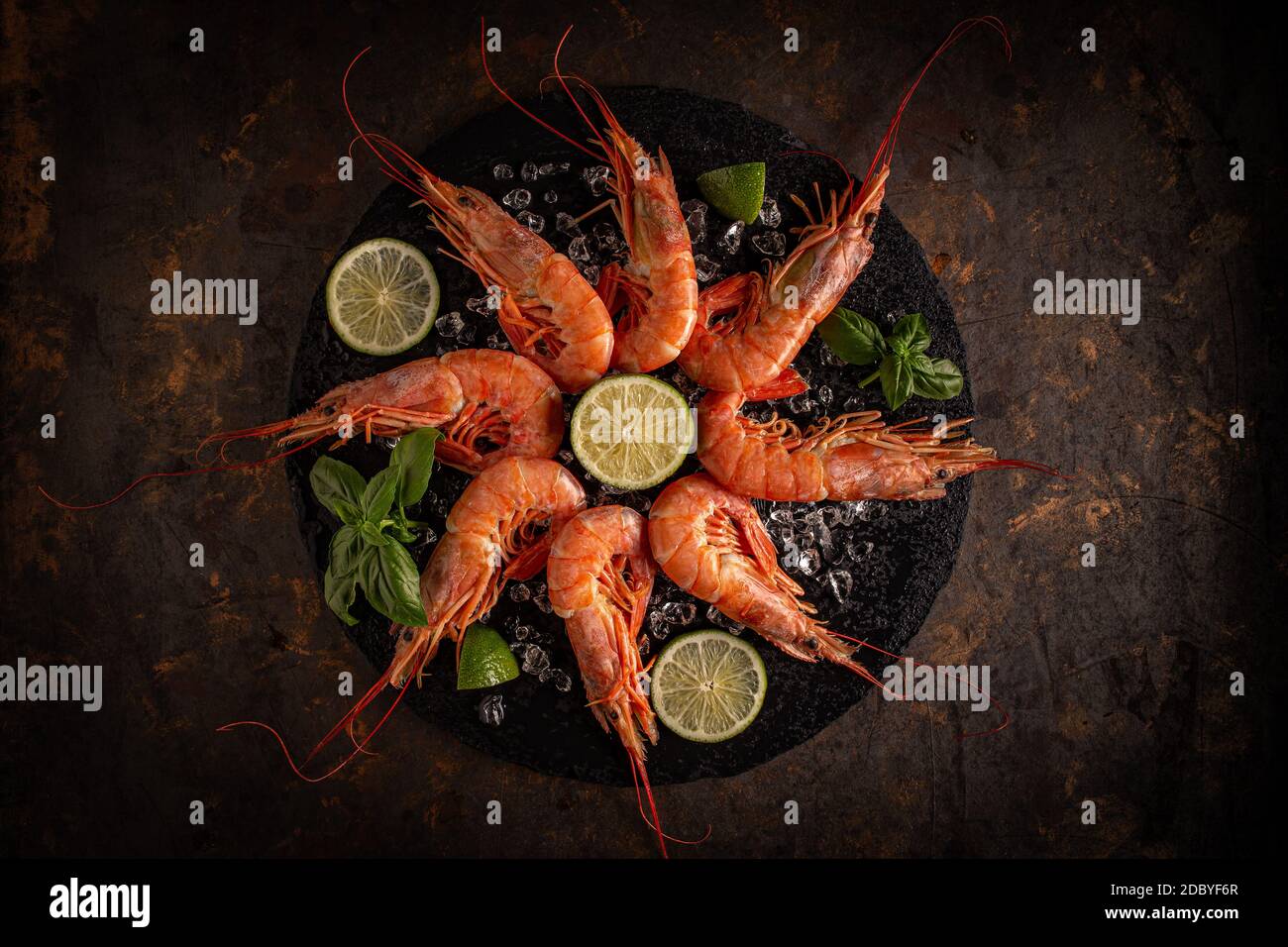 Uncooked king prawns in shell hi-res stock photography and images - Alamy