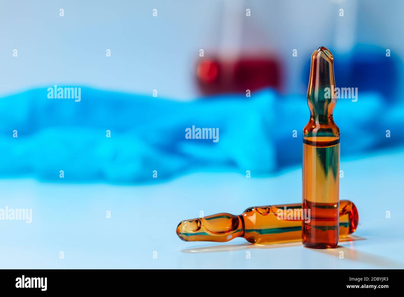 Plain ampule vials for injections close up Stock Photo - Alamy