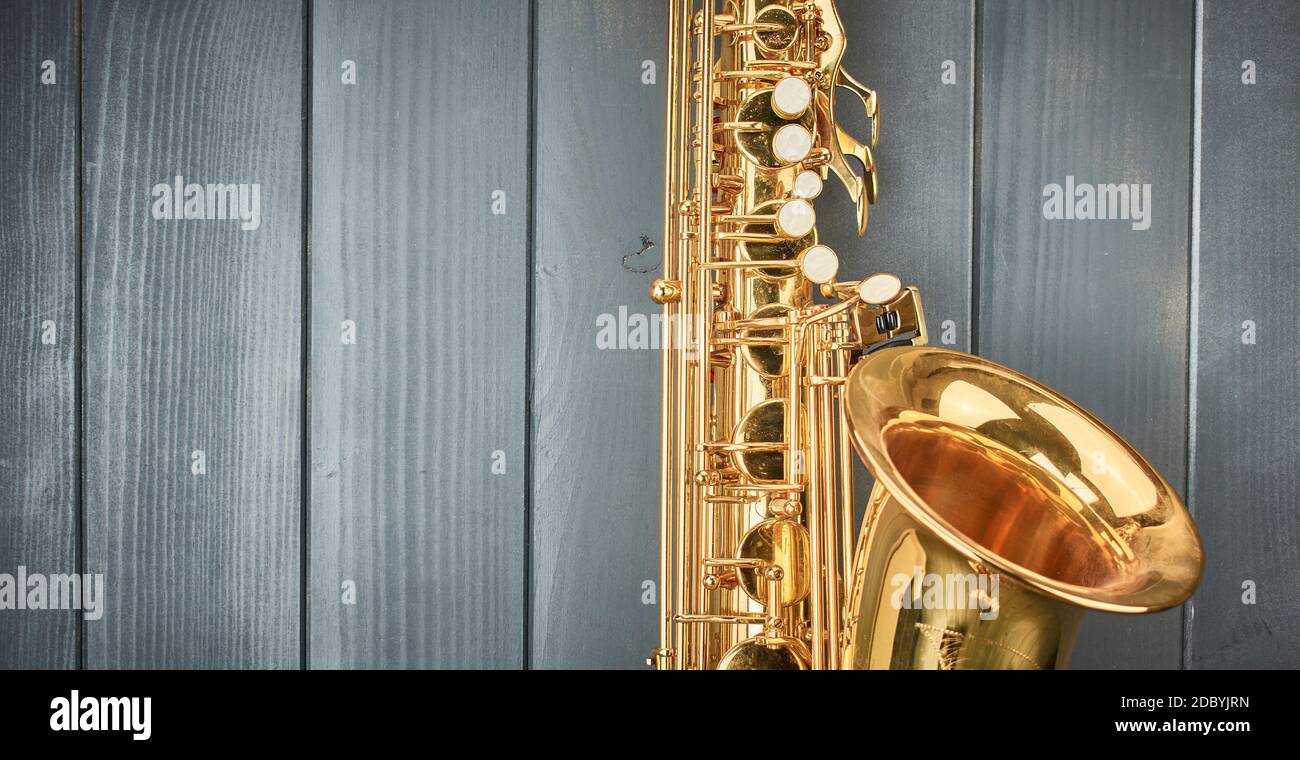 Tenor saxophone hi-res stock photography and images - Alamy