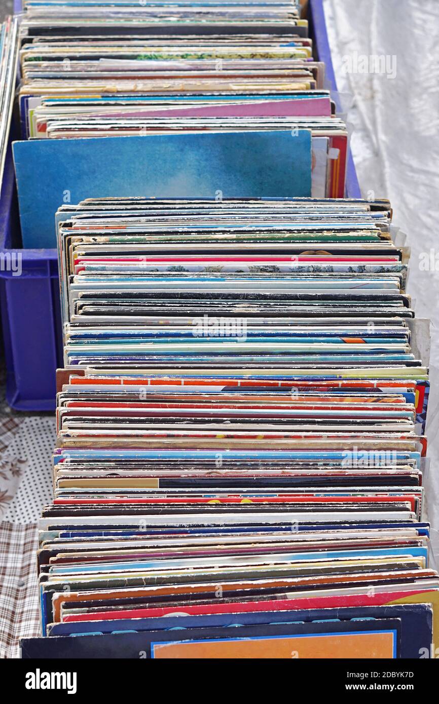 Second hand vinyl records hi-res stock photography and images - Alamy